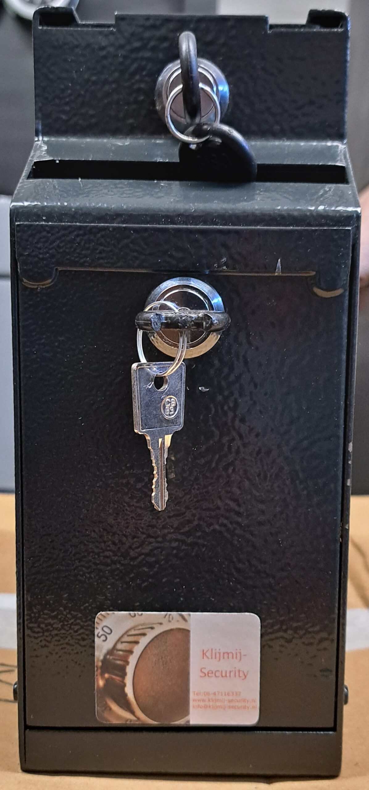 Cash box voor veilig geldbeheer onder de toonbank - Kluiskopen.com
